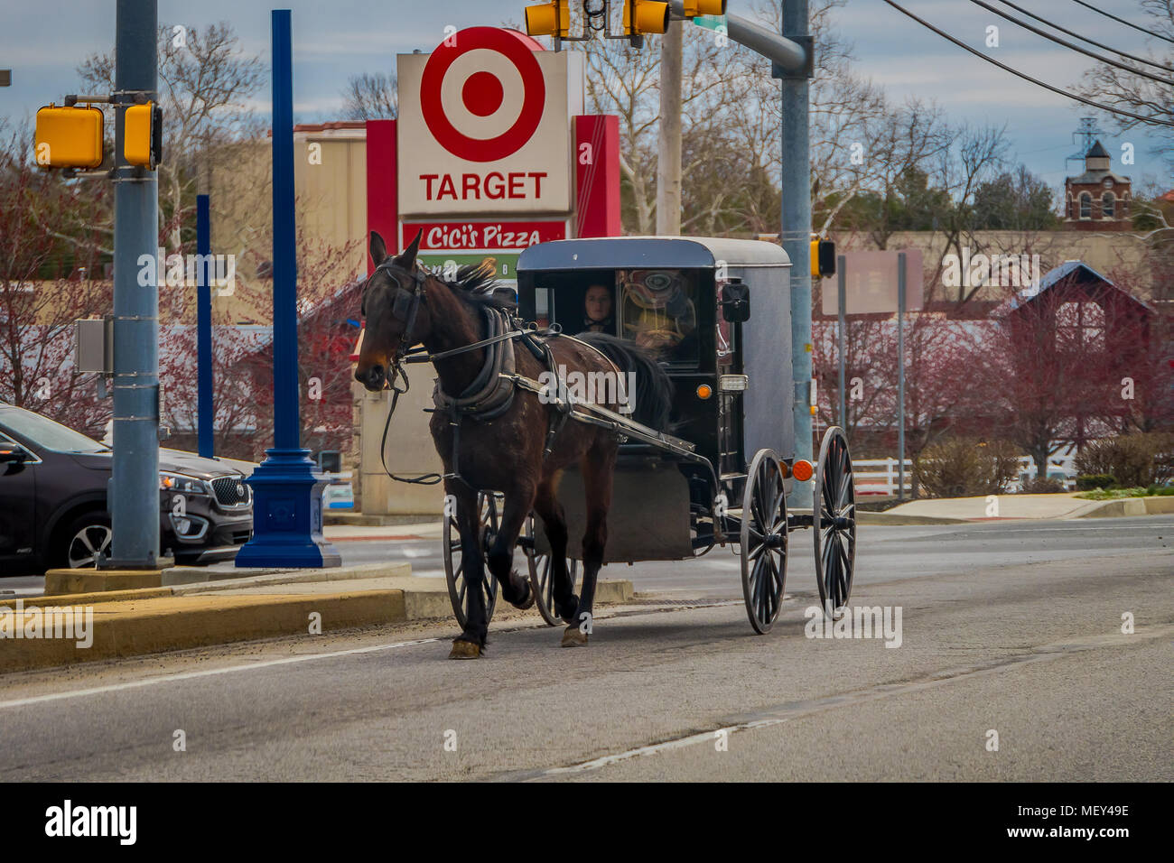 Amish people and technology hi-res stock photography and images - Alamy