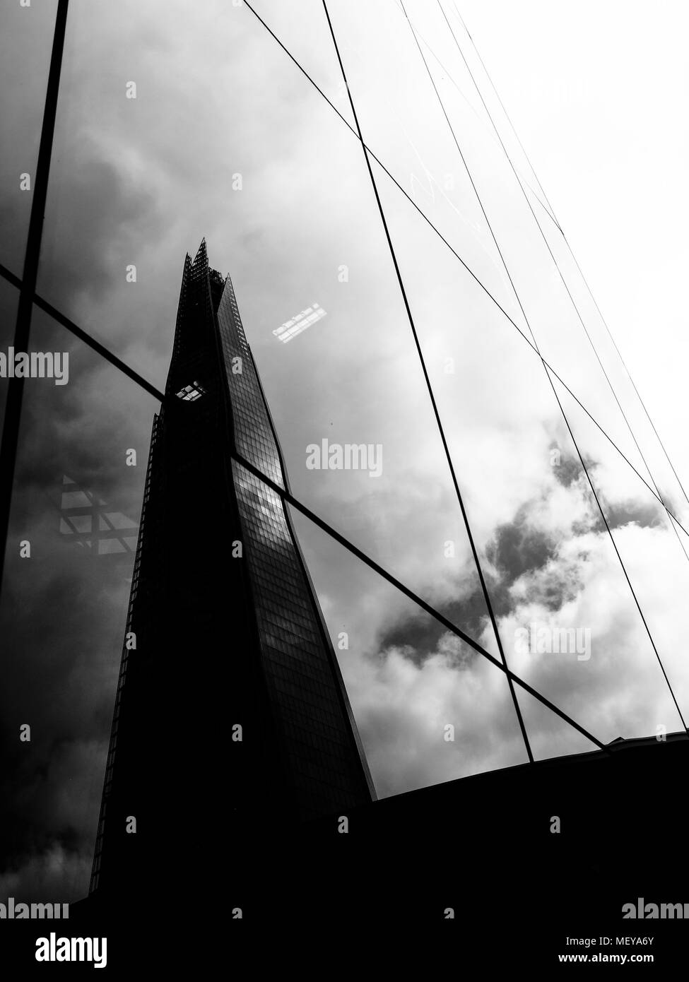 Facade of the shard Black and White Stock Photos & Images - Alamy