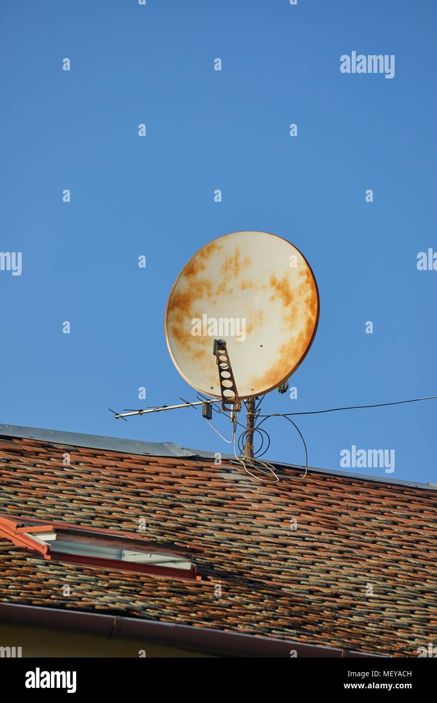 Parabola hi-res stock photography and images - Alamy