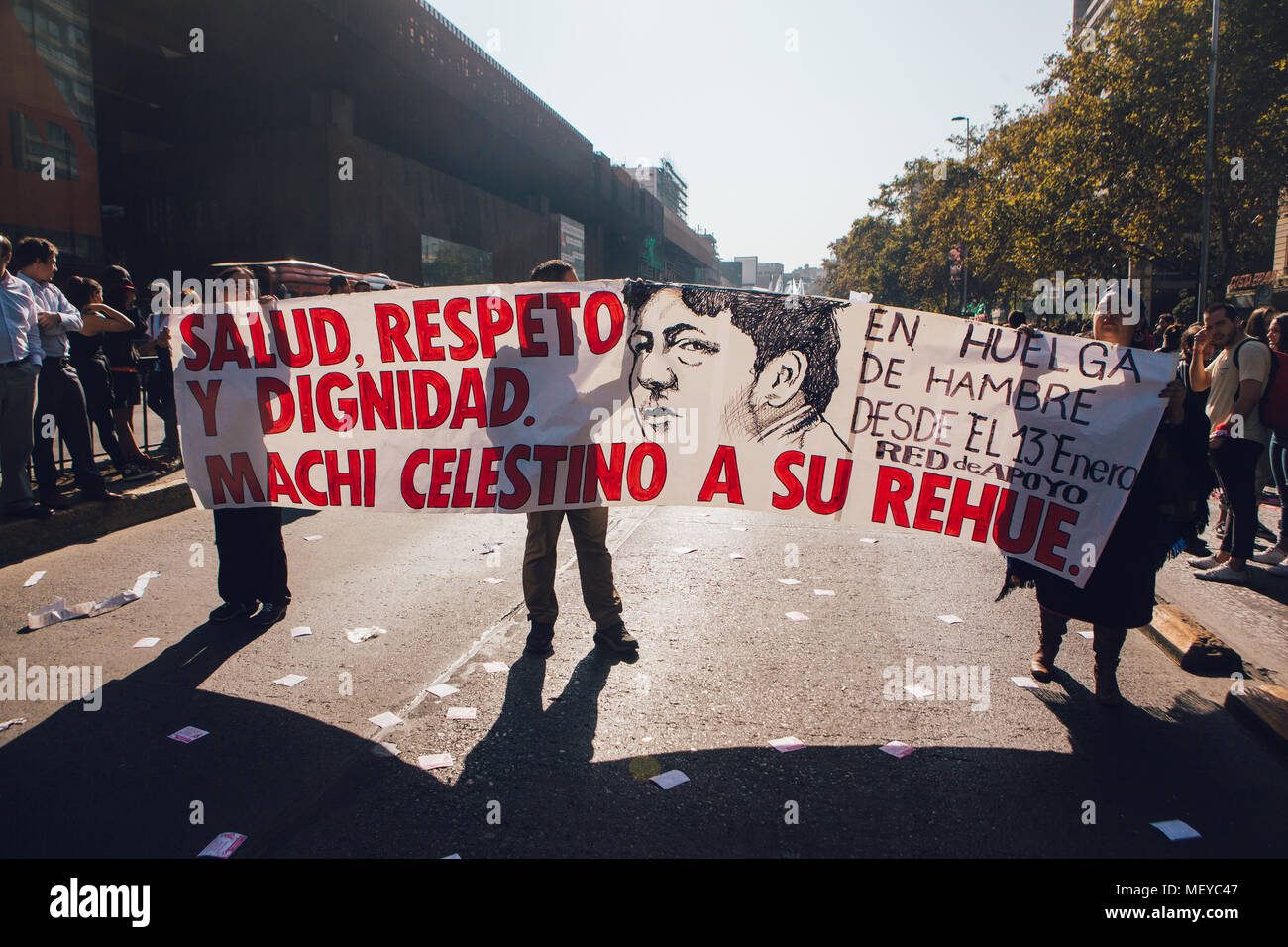 Machi mapuche hi-res stock photography and images - Alamy