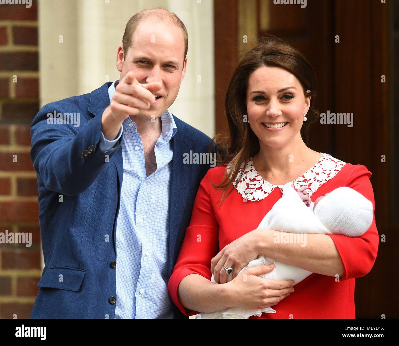 The Duke and Duchess of Cambridge and their newborn son outside the ...