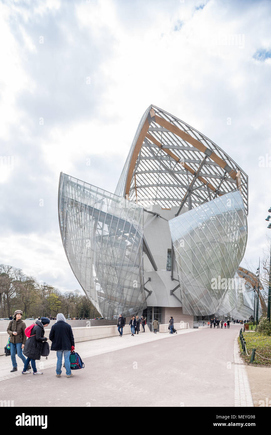 Gehry american centre paris hi-res stock photography and images - Alamy