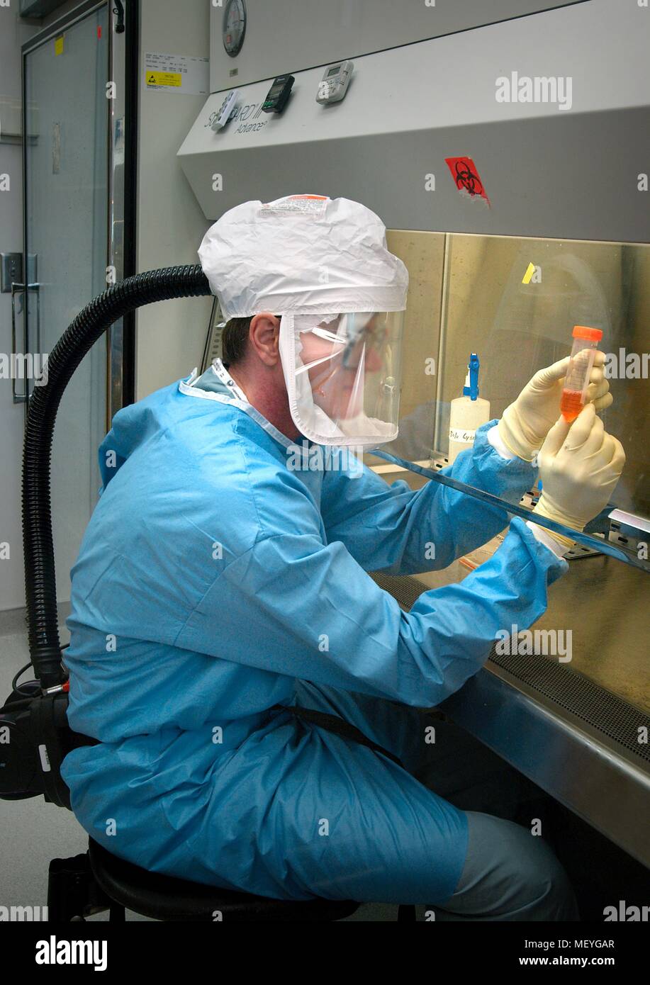 Biosafety level 4 laboratory hi-res stock photography and images - Alamy