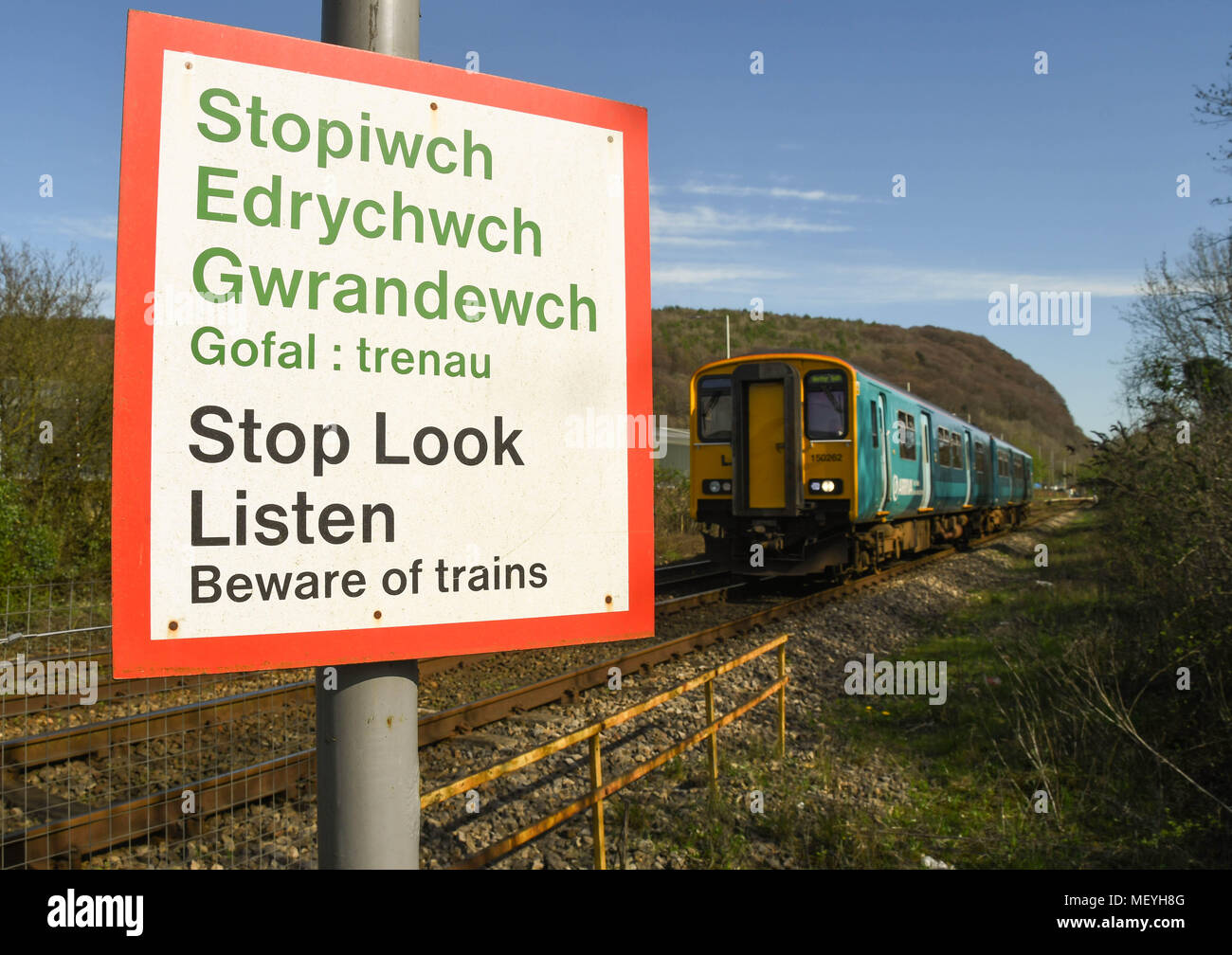 Railway footpath crossing uk hi-res stock photography and images - Alamy