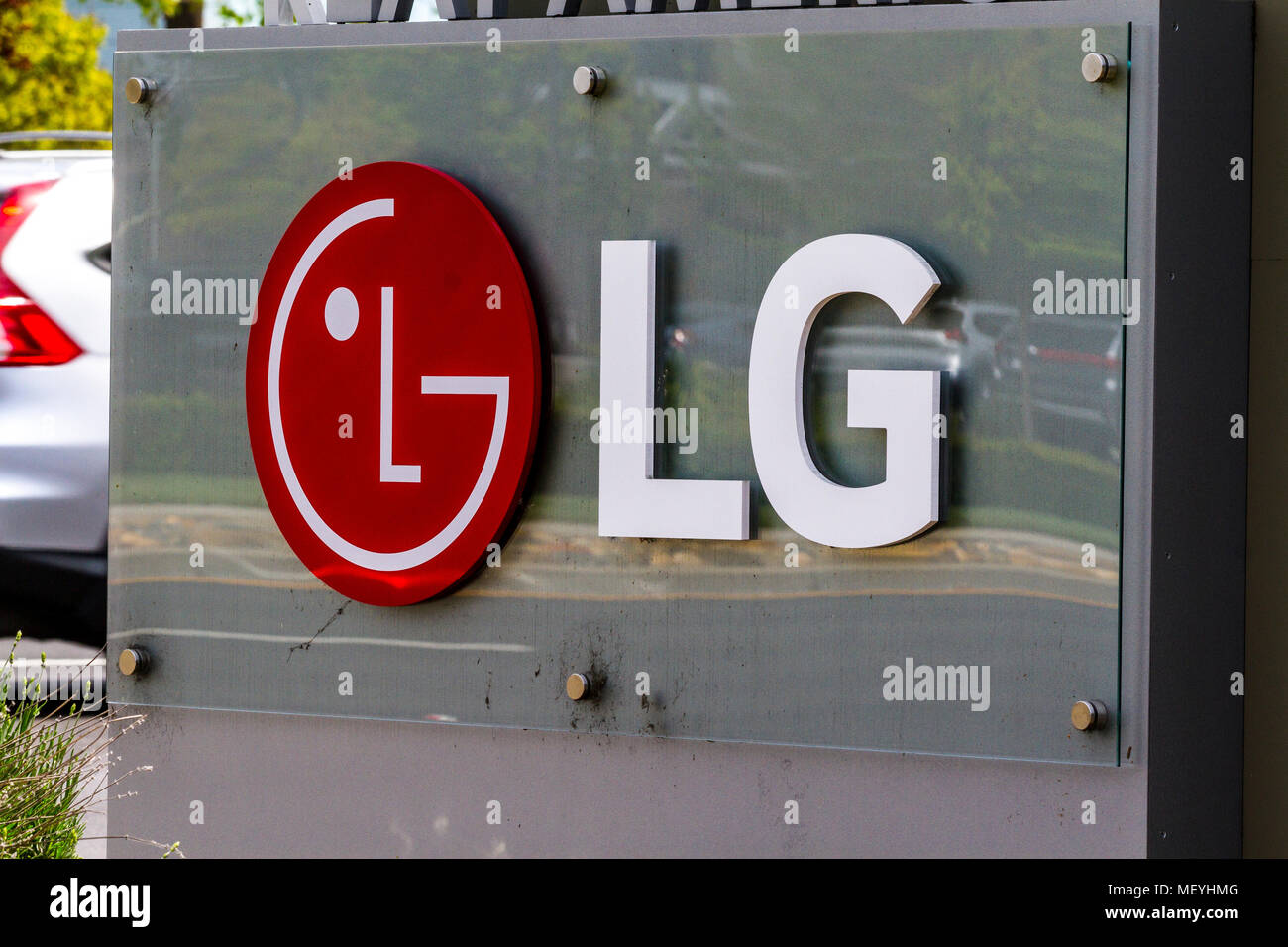 Lg corporation hi-res stock photography and images - Alamy