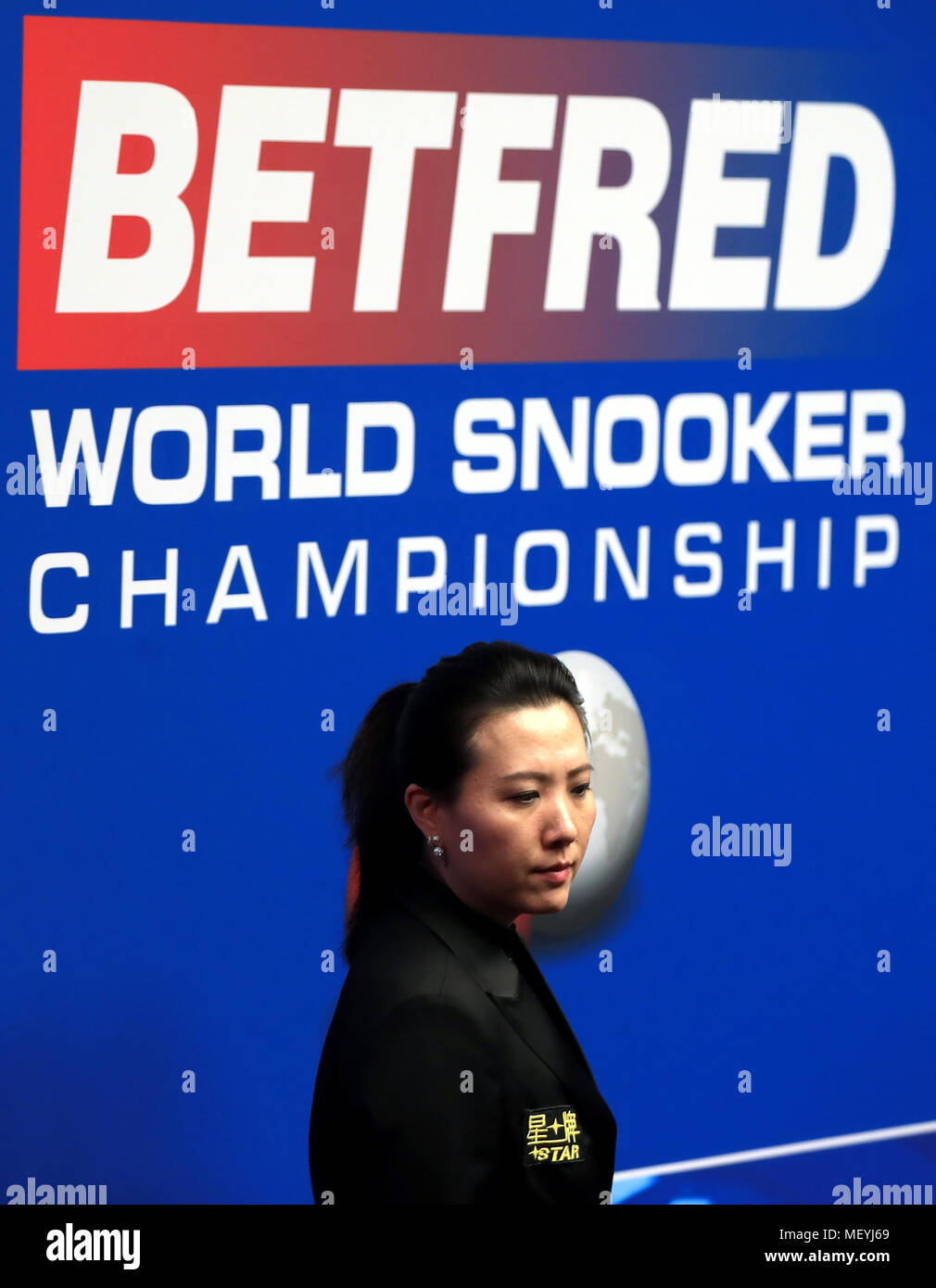 Snooker referee peggy li hi-res stock photography and images - Alamy