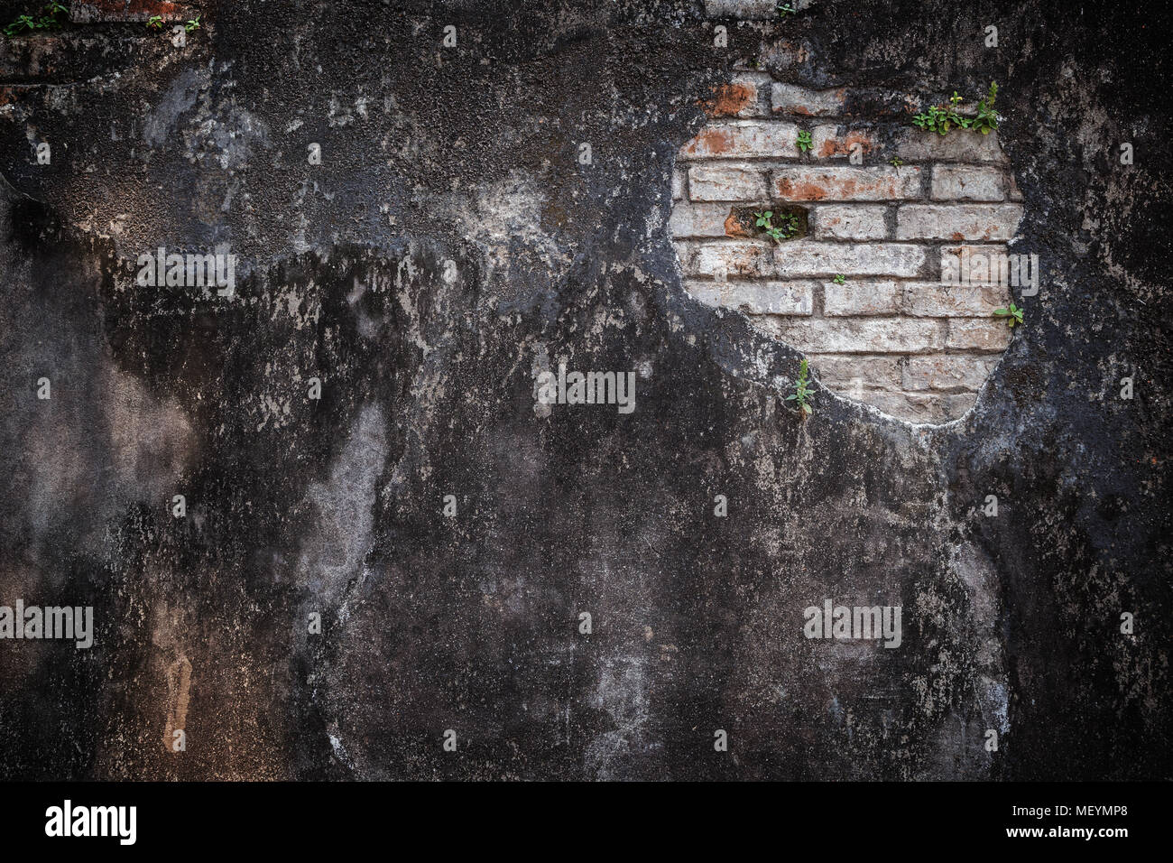 Messy mortar hi-res stock photography and images - Alamy