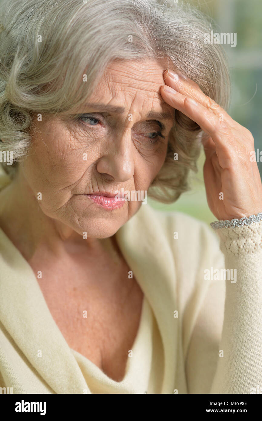 Headache beautiful woman hi-res stock photography and images - Alamy