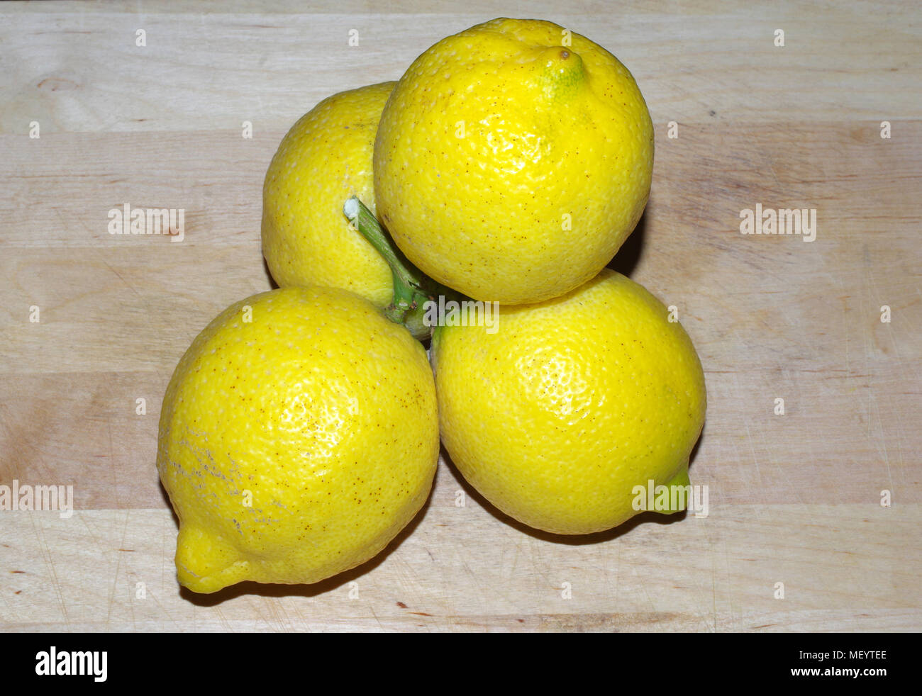 Cluster of lemons hi-res stock photography and images - Alamy