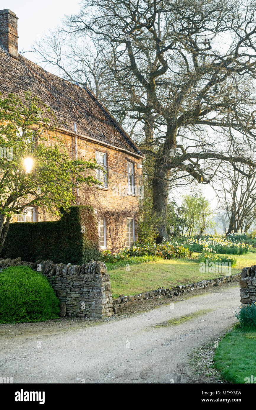 Little tew village hi-res stock photography and images - Alamy