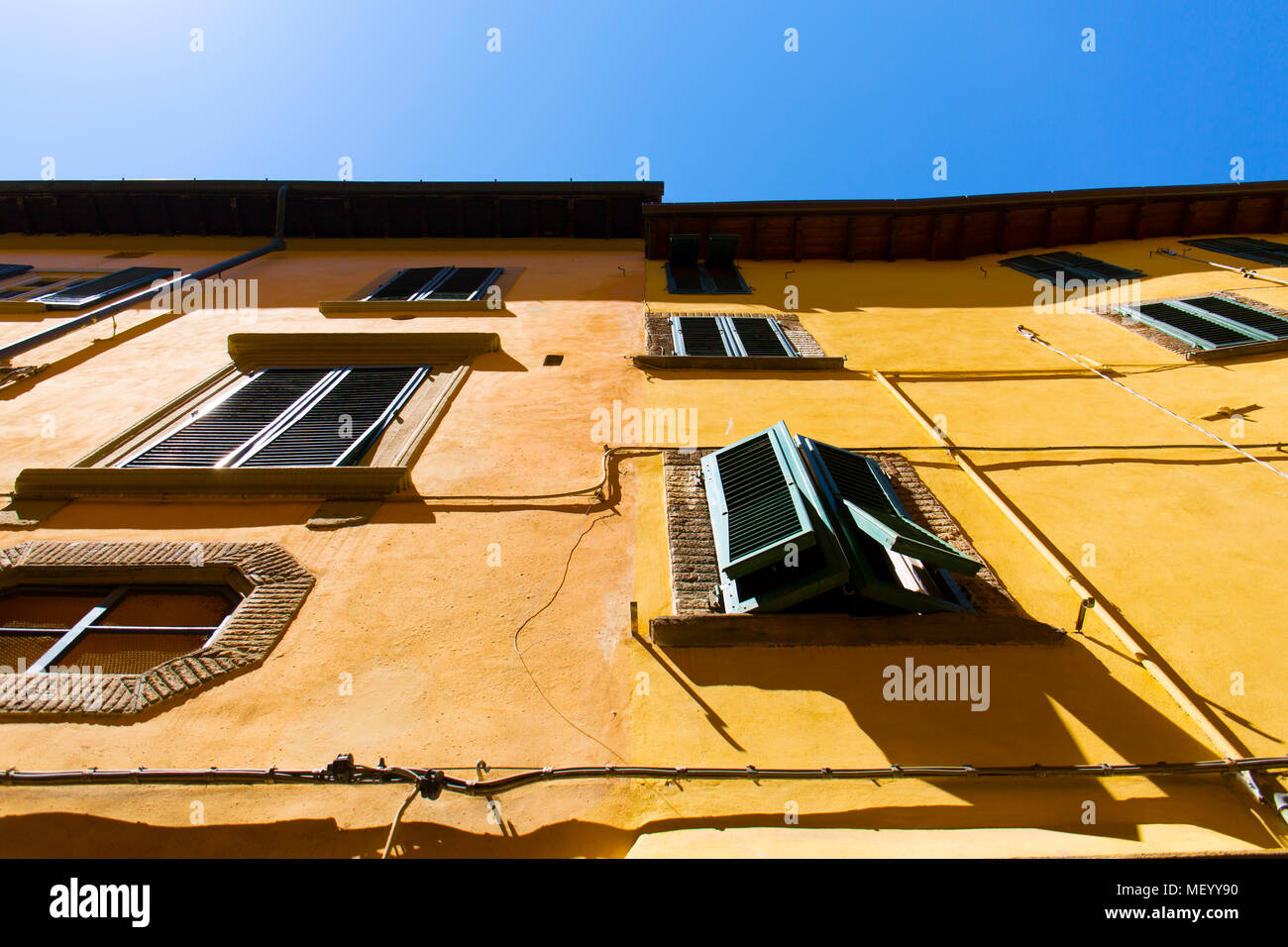 Italian shutters hi-res stock photography and images - Alamy