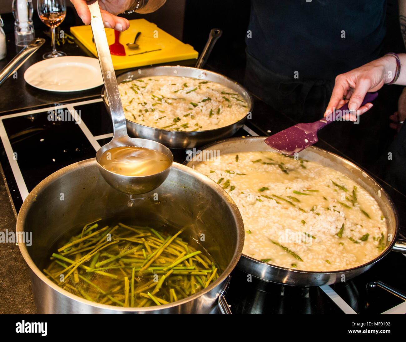 This is how the asparagus aroma comes into the rice: Vegetable bouillon ...