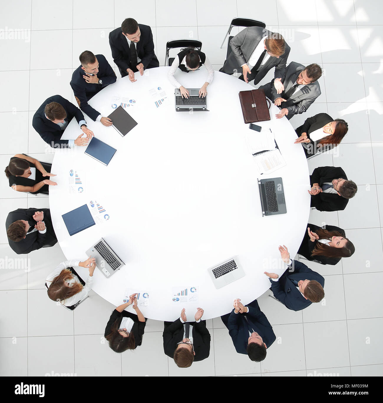 Boardroom women round table hi-res stock photography and images - Alamy