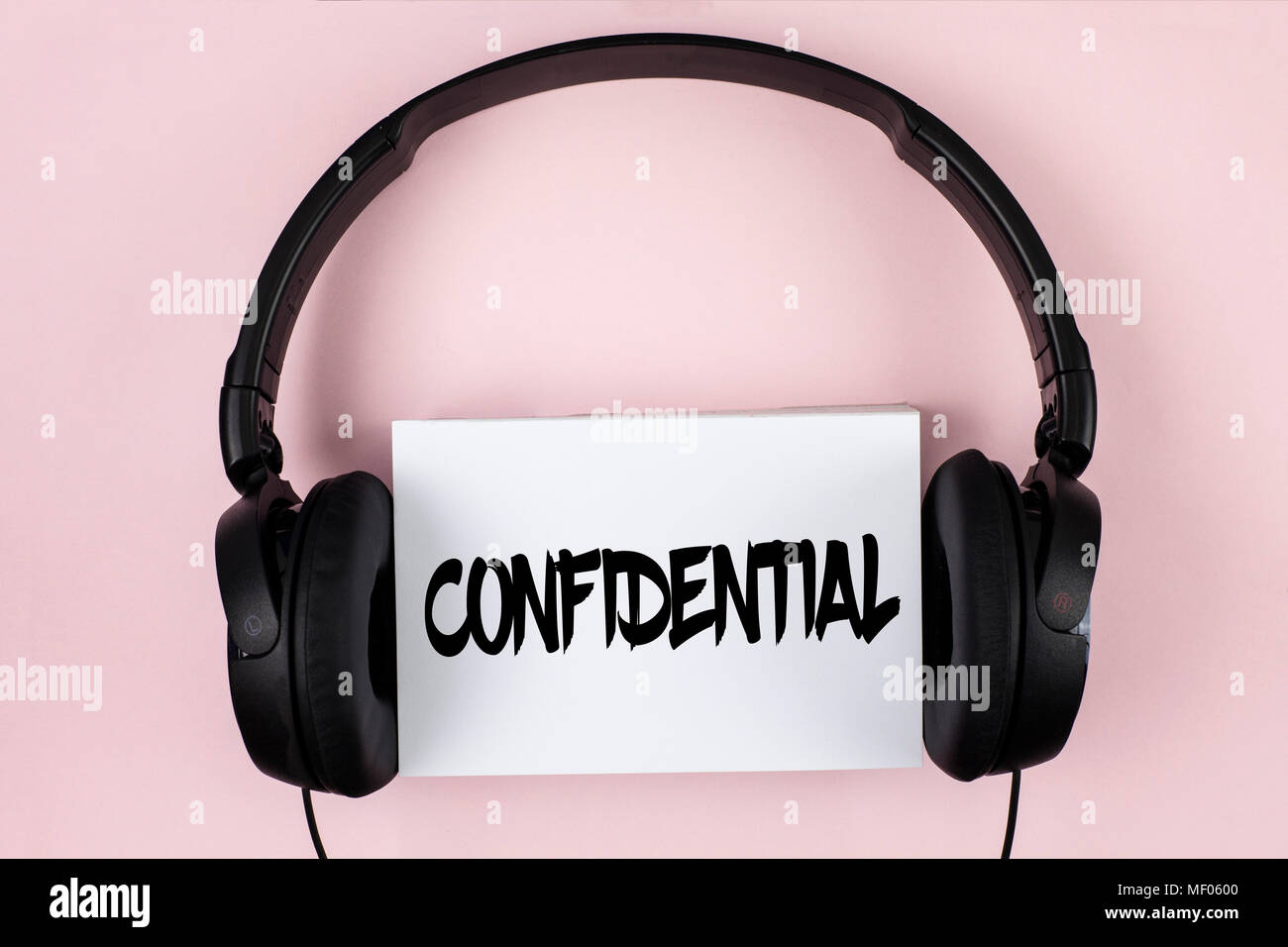 Confidentiality agreements hi-res stock photography and images - Alamy