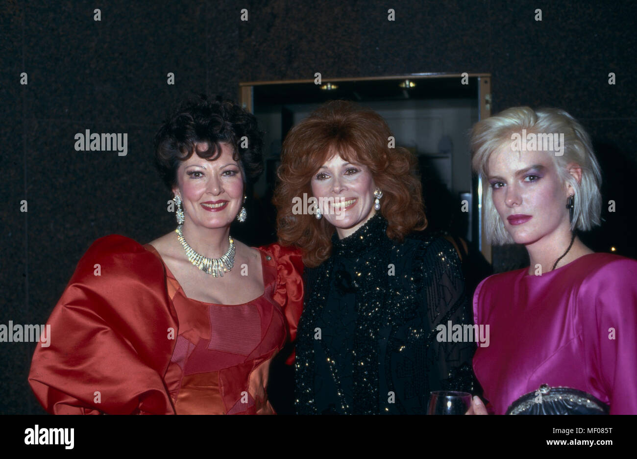 Anna Moffo, amerikanische Opernsängerin, auf einer Abendveranstaltung ...