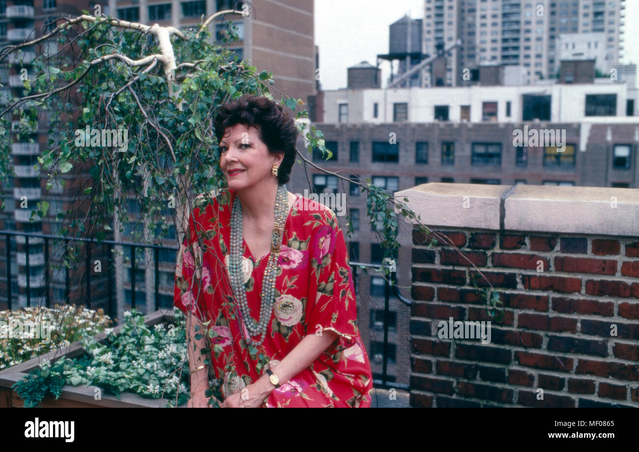 Anna Moffo, amerikanische Opernsängerin zuhause in ihrer Wohnung in New ...