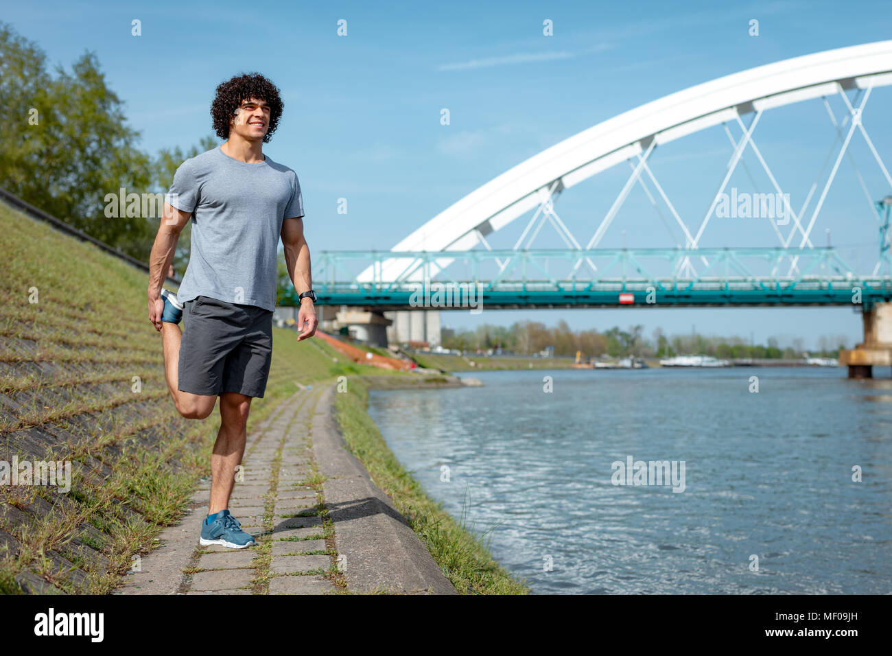 Man muscles legs hi-res stock photography and images - Alamy