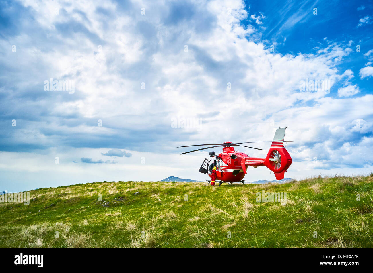 Helicopter takeoff hi-res stock photography and images - Alamy
