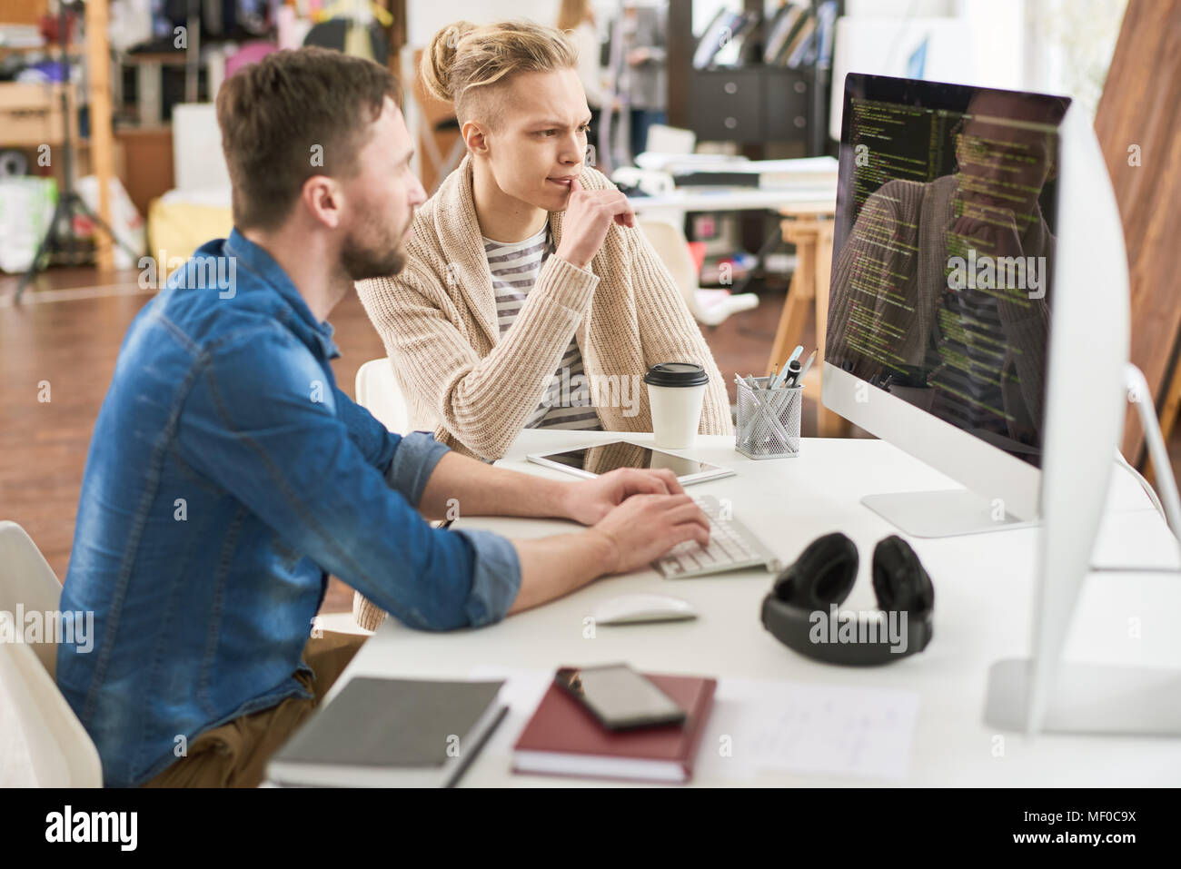 Programming coding hi-res stock photography and images - Alamy