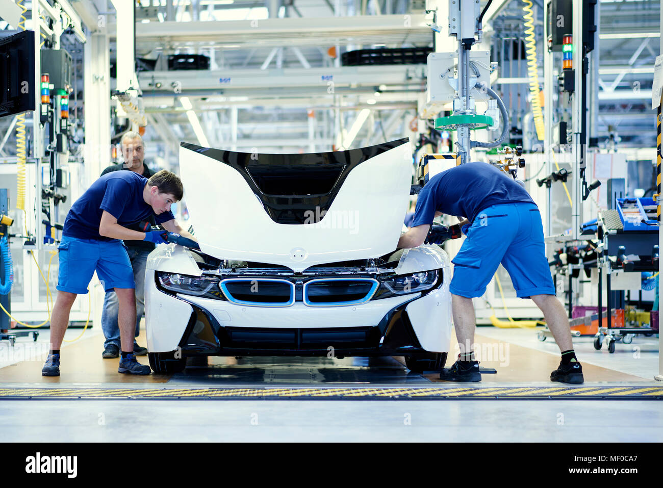 Bmw factory hi-res stock photography and images - Alamy