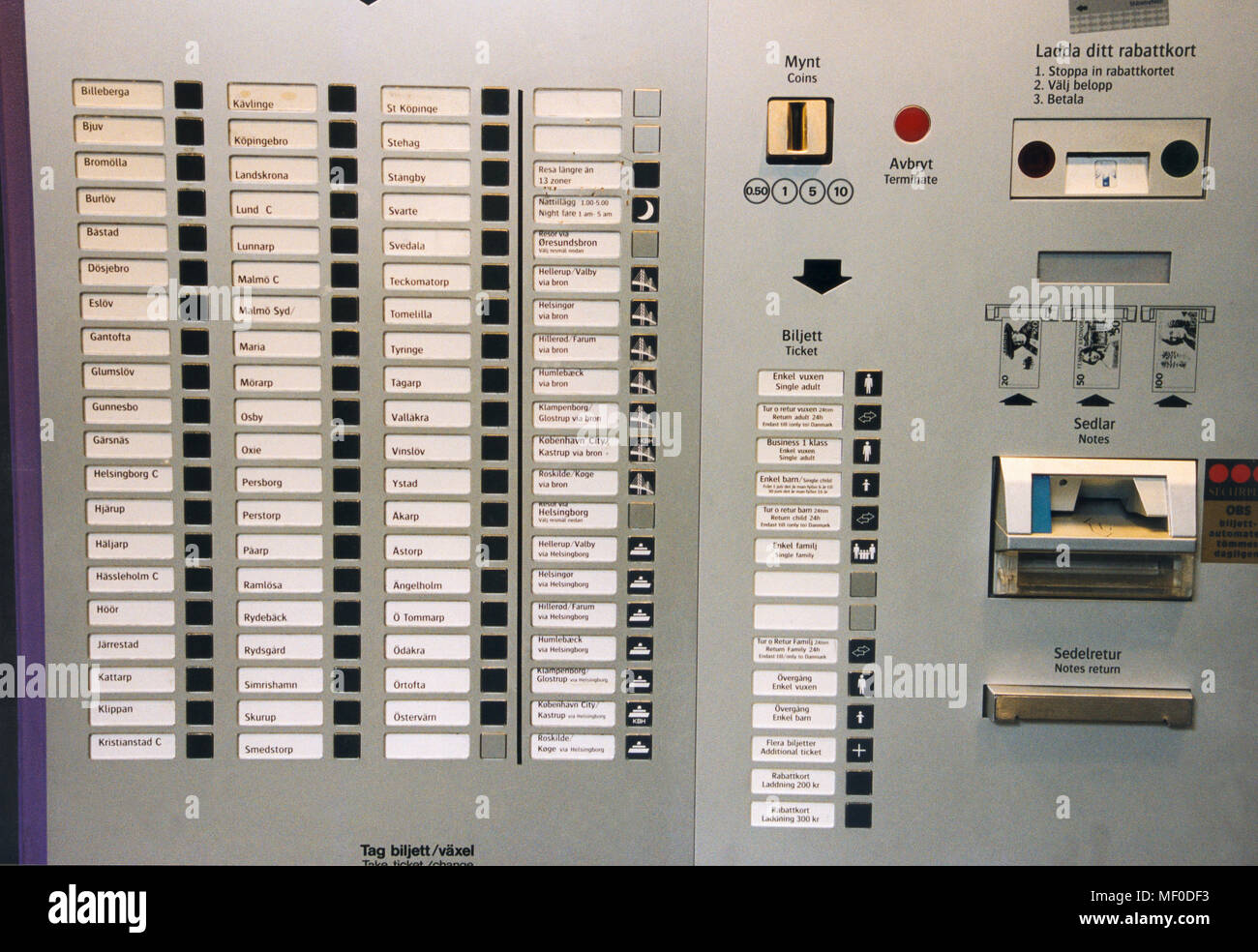 Travel ticket machine hi-res stock photography and images - Alamy