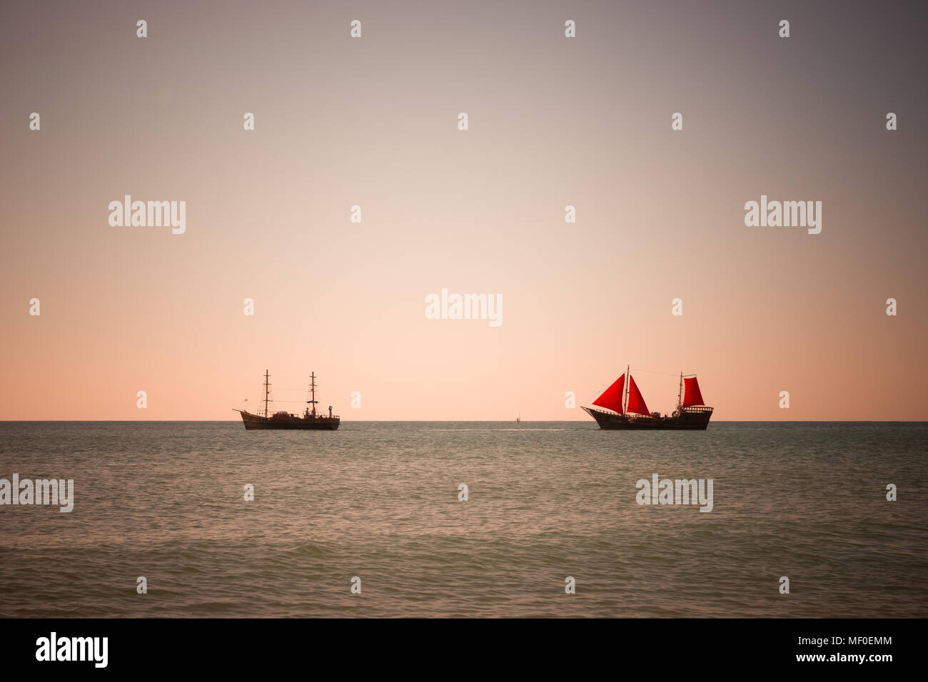 Sailboat with red sails by beach hi-res stock photography and images ...