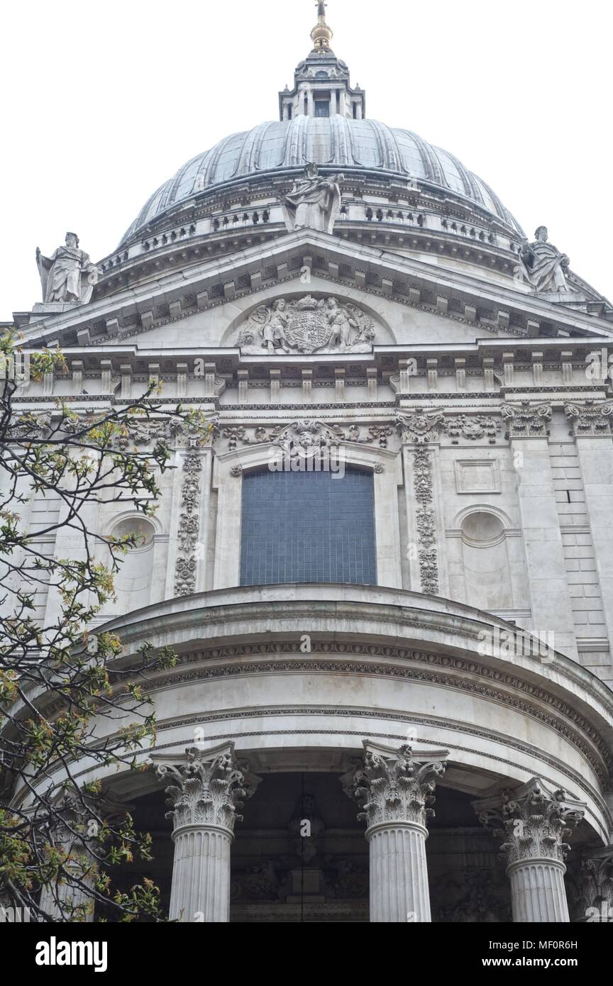 St Pauls Cathedral Paternoster Square Stock Photo - Alamy