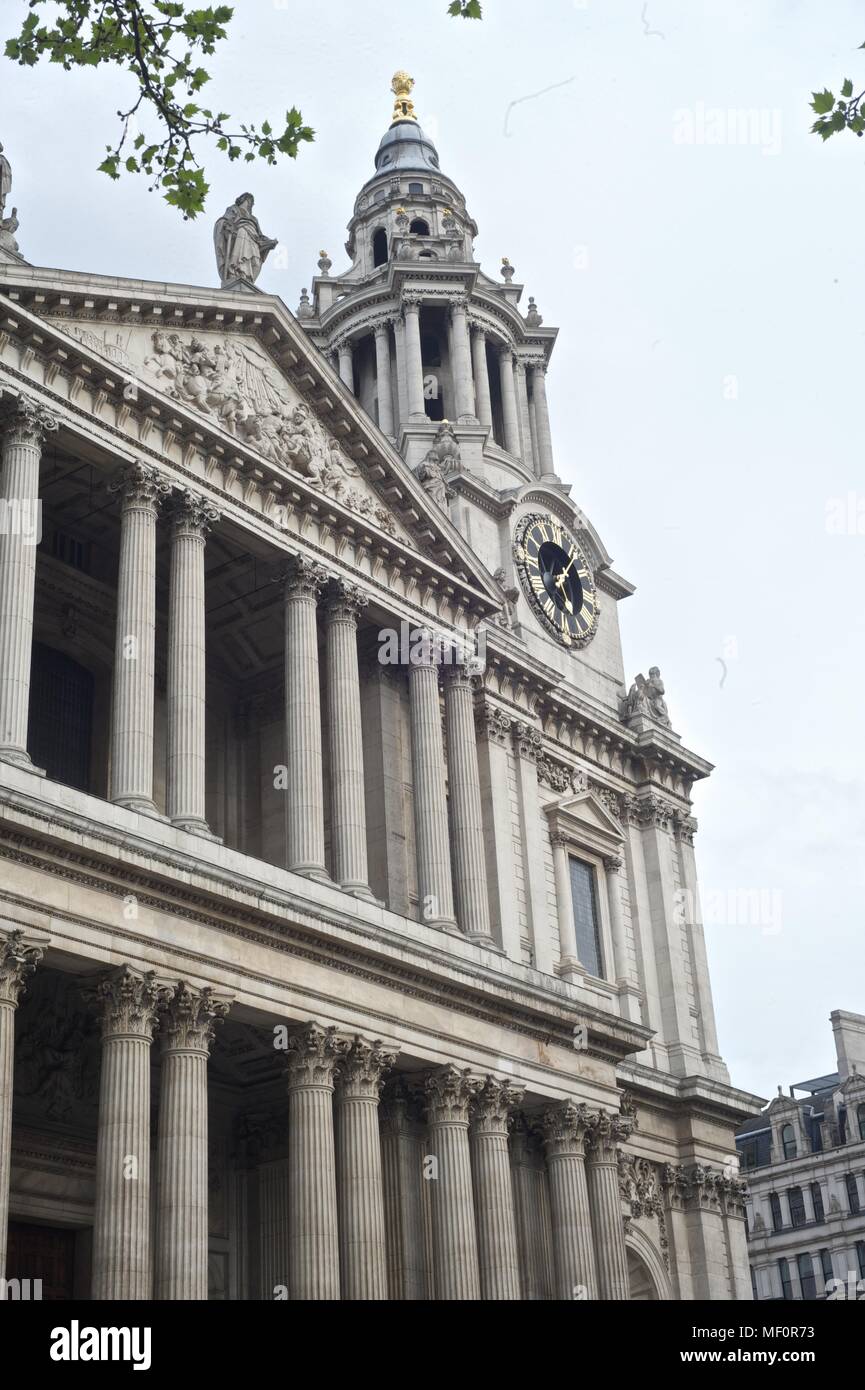 St Pauls Cathedral Paternoster Square Stock Photo - Alamy