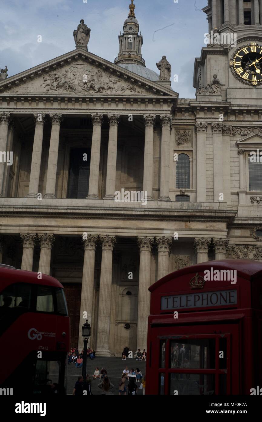 St Pauls Cathedral Paternoster Square Stock Photo - Alamy