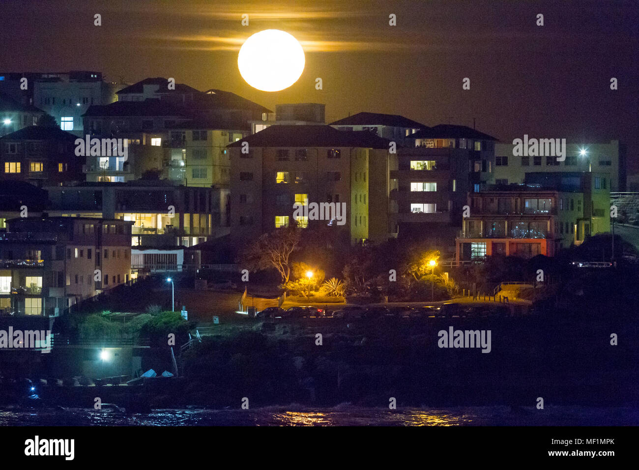 The 'super moon', the largest full moon seen for 70 years, rising above ...