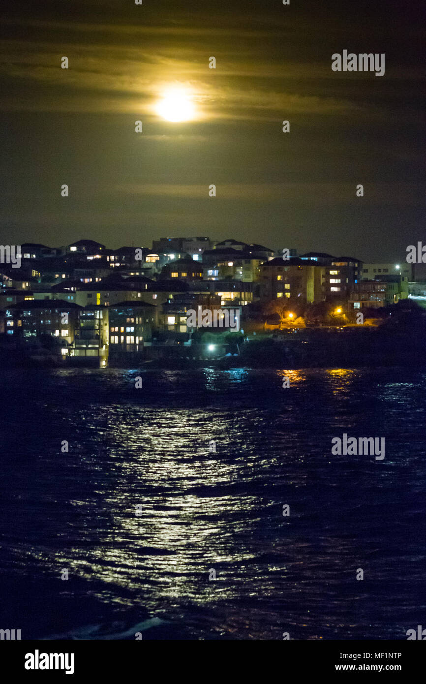 The 'super moon', the largest full moon seen for 70 years, rising above ...
