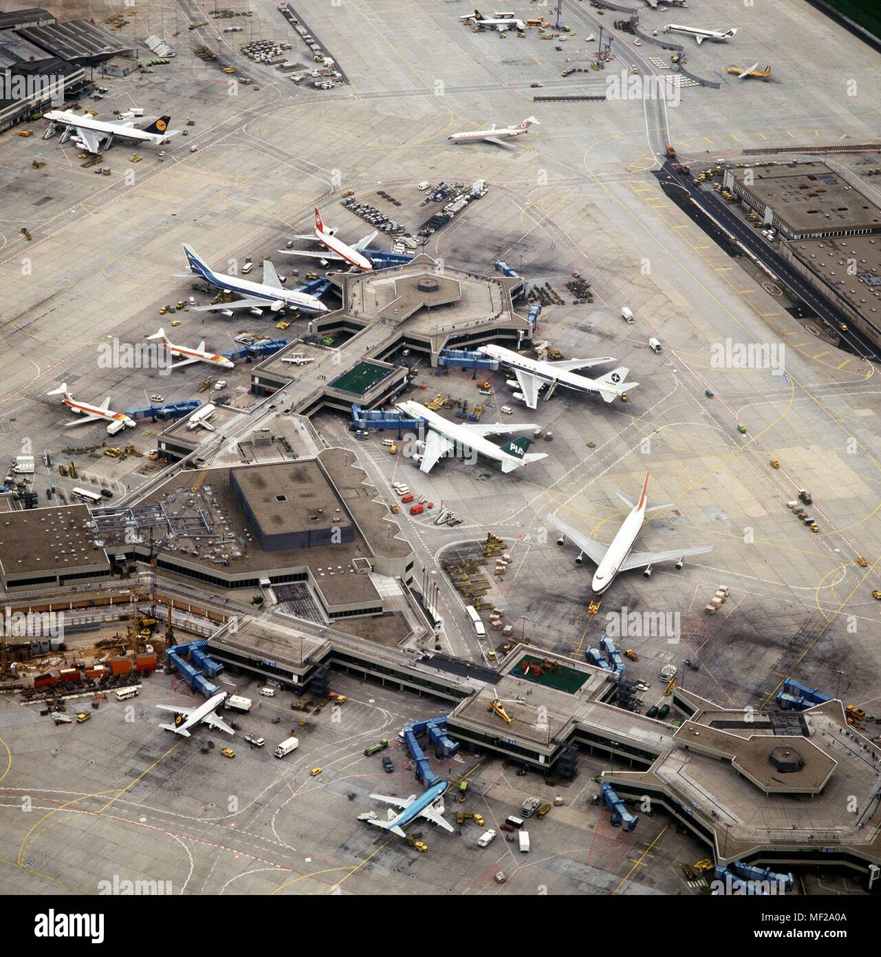 Aerial view of the Frankfurt Rhein-Main airport. (Photograph from 1987). | usage worldwide Stock ...