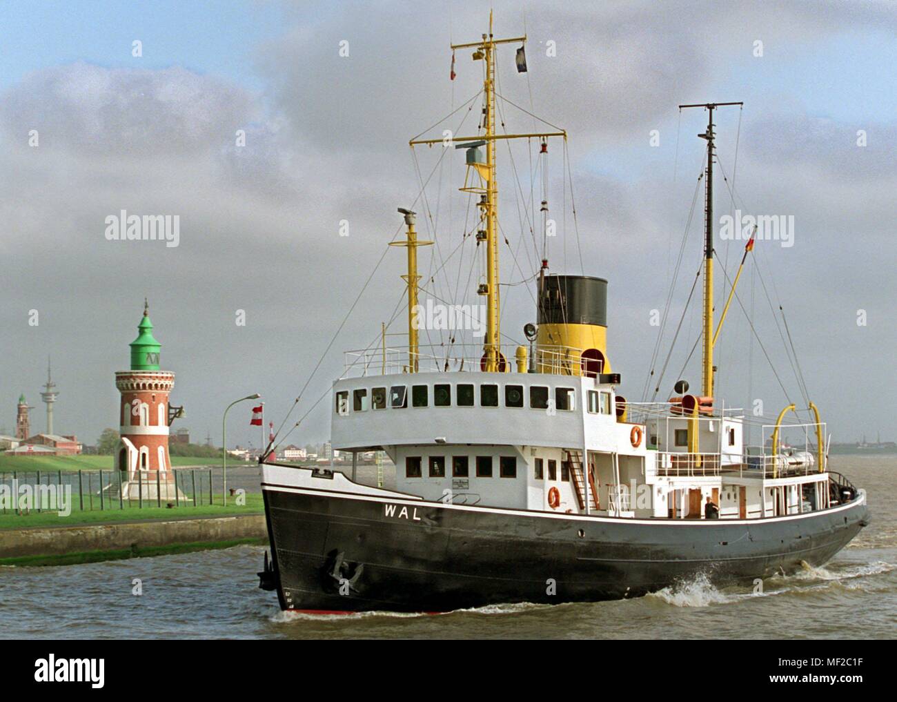 The steam icebreaker "Wal" happened after a Heligoland trip on 3 May ...