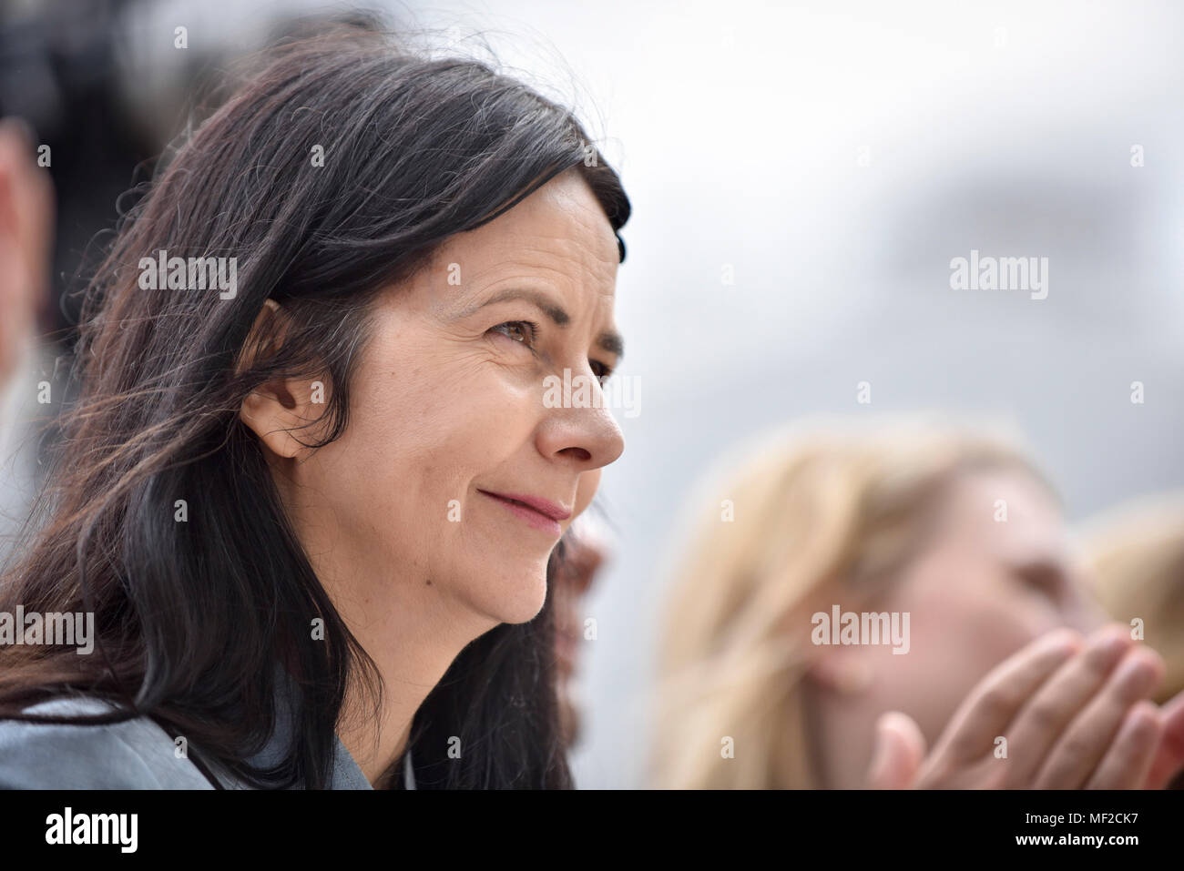 Gillian wearing artist hi-res stock photography and images - Alamy