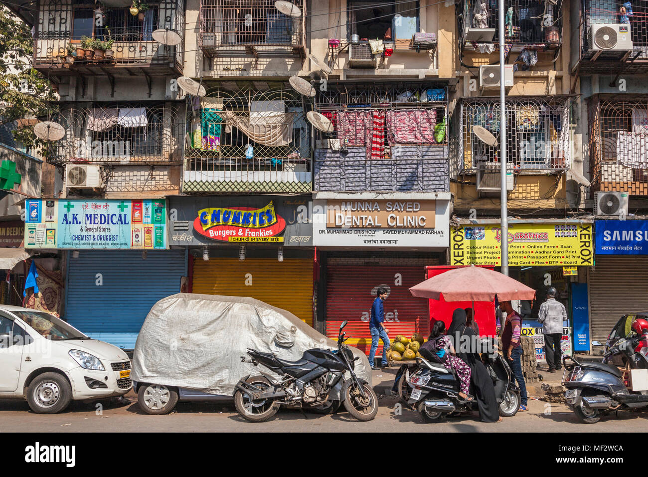 Chor bazaar, Mumbai, India Stock Photo - Alamy