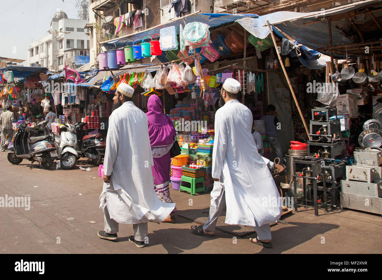 Mumbai street view hi-res stock photography and images - Alamy