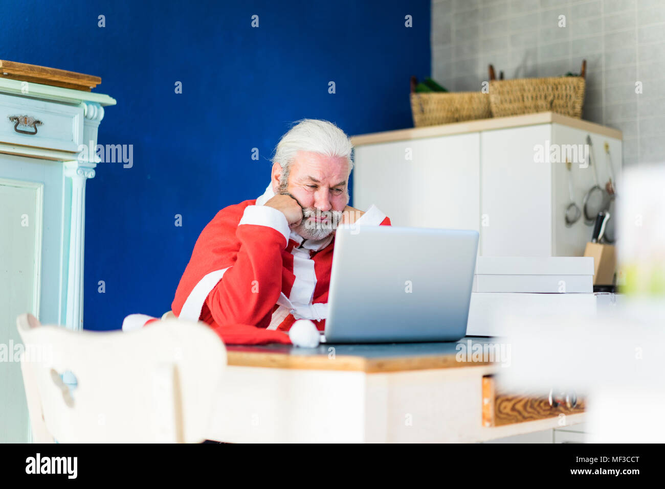 Frustrated hi-res stock photography and images - Alamy