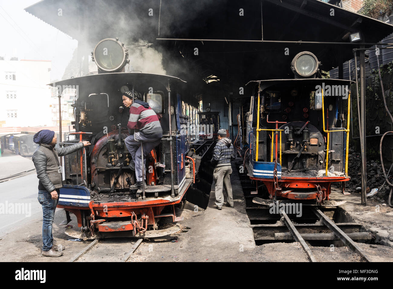 Train repair india hi-res stock photography and images - Alamy