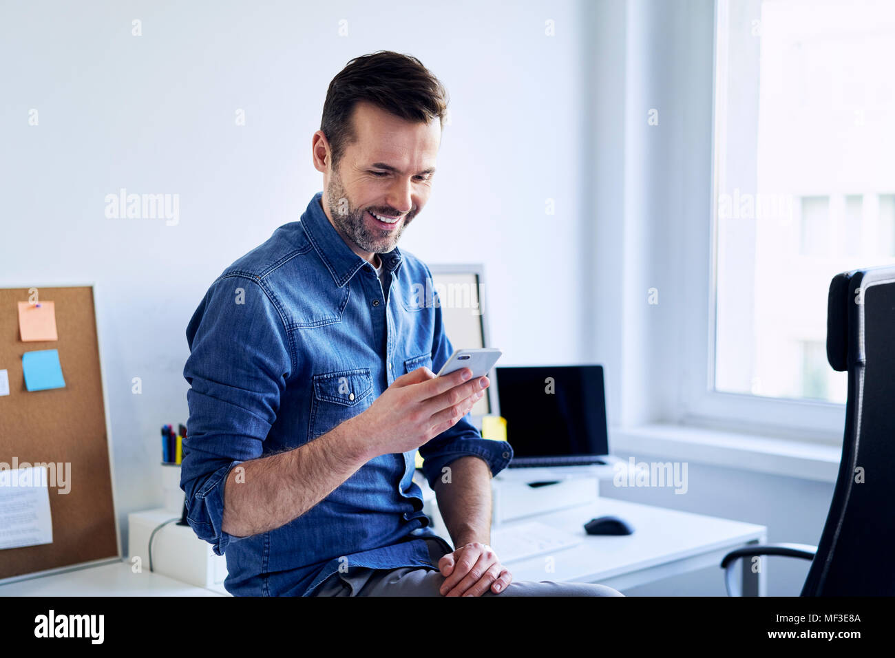 Information man desk hi-res stock photography and images - Alamy