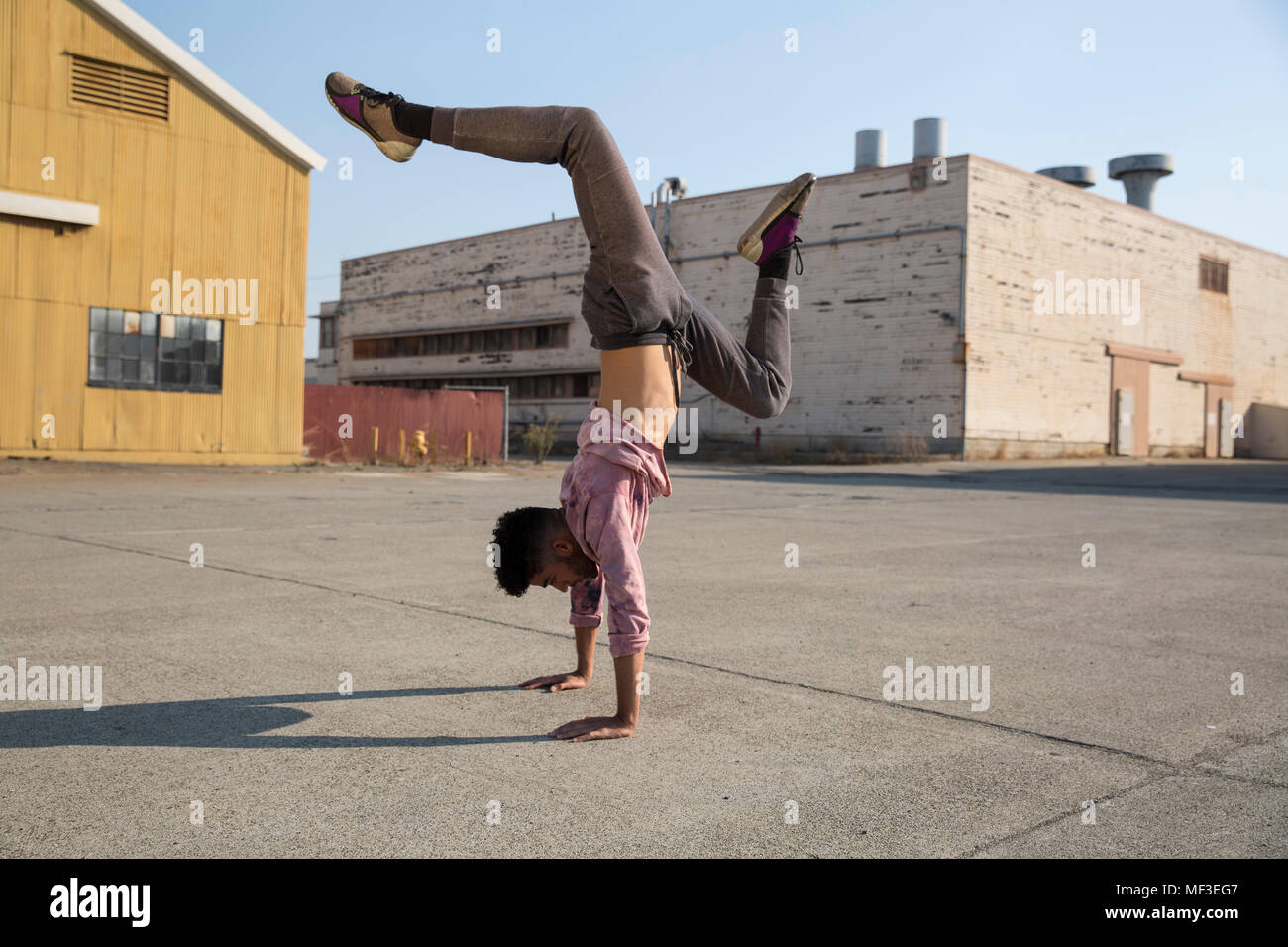 Young man doing a handstand outdoors Stock Photo - Alamy