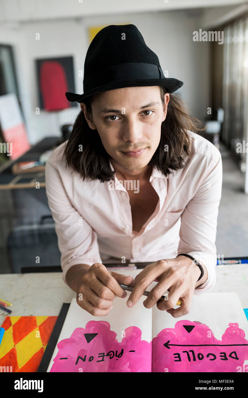 Drawing painter work hi-res stock photography and images - Alamy