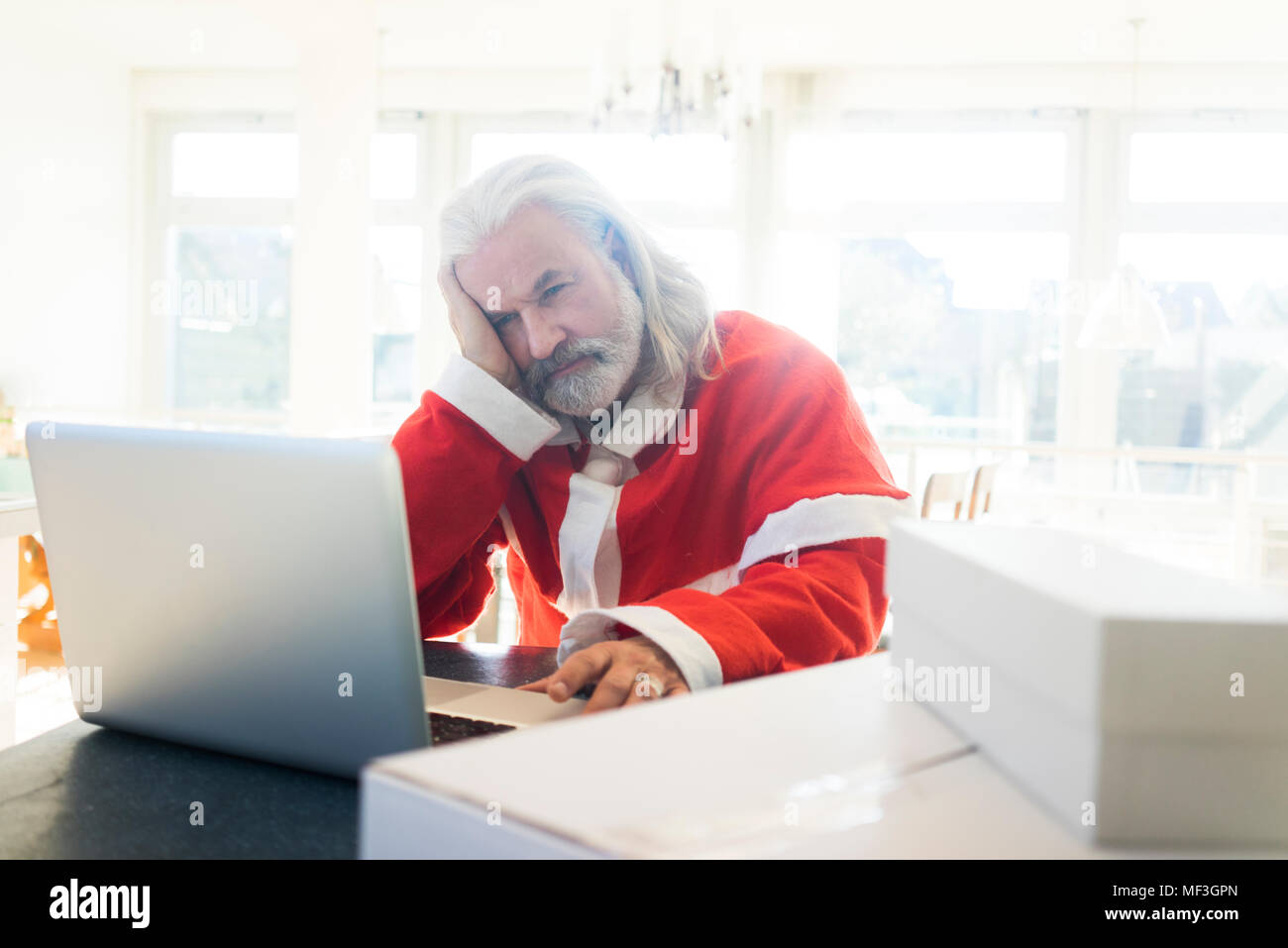 Santa home hi-res stock photography and images - Alamy