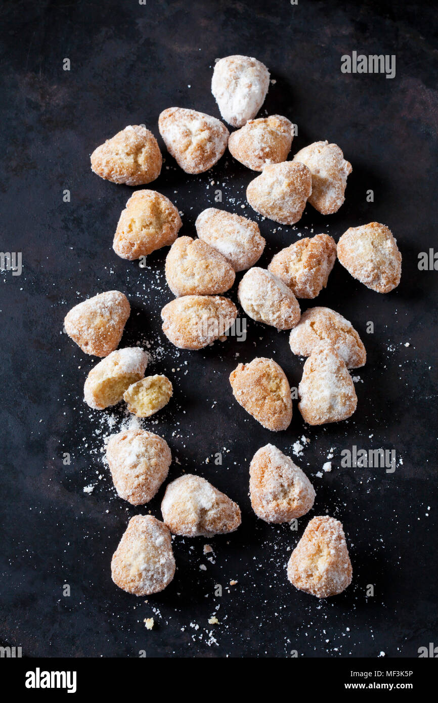 Mutzenmandeln on dark ground Stock Photo - Alamy