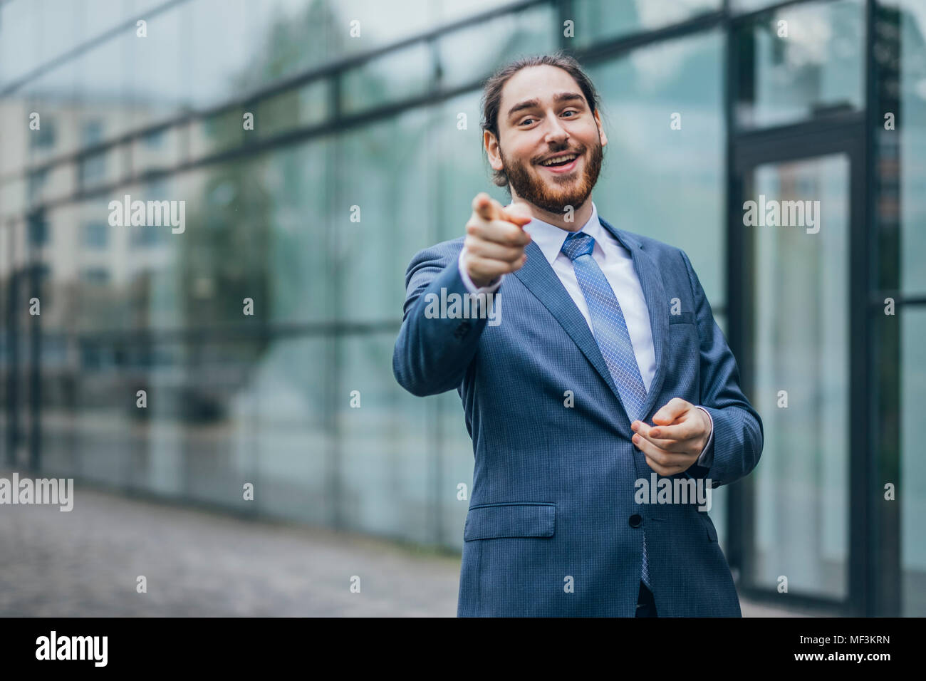 Man laughing pointing portrait hi-res stock photography and images - Alamy