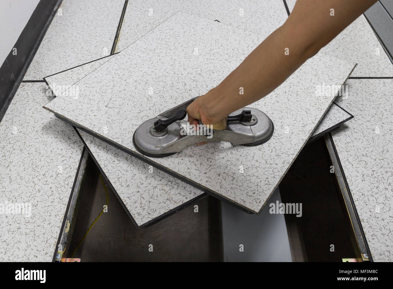 Man hand grab device Suction Lifter - Tool platform - Tool for The open ...