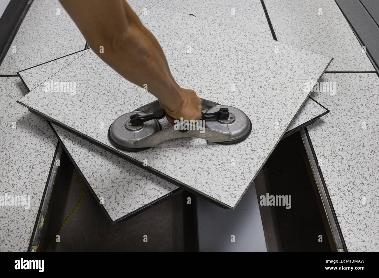 Man hand grab device Suction Lifter - Tool platform - Tool for The open ...