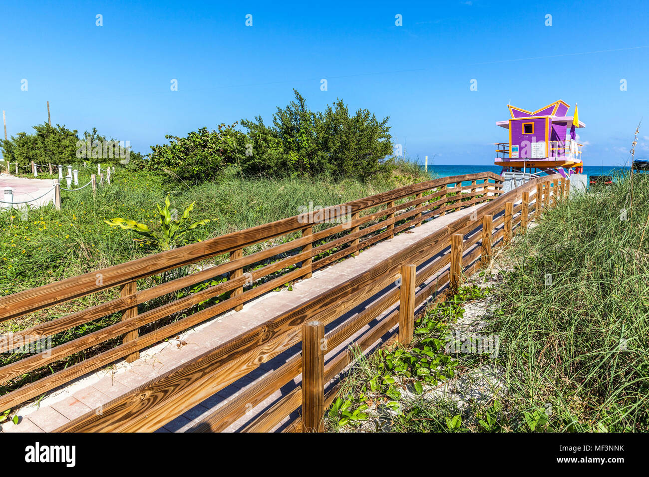 Miami beach wooden lifeguard tower hi-res stock photography and images ...