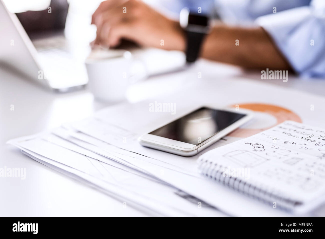 Smartphone and notepad on desk in office Stock Photo - Alamy