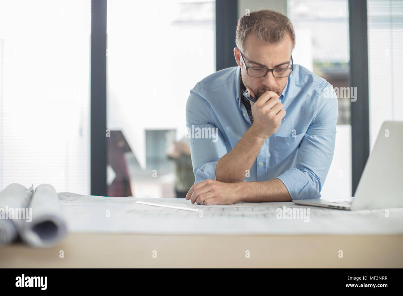 Plan office man computer hi-res stock photography and images - Alamy
