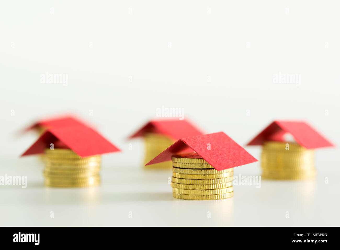 Model home from paper hi-res stock photography and images - Alamy